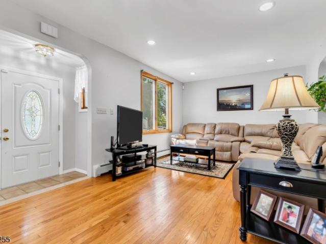 465 Ellen St