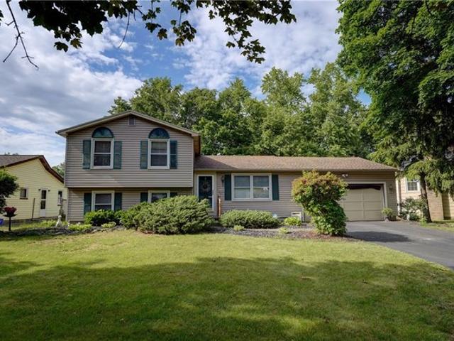 465 Fox Meadow Rd, Rochester, NY 14626