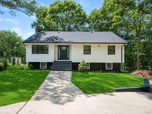 465 Helene Ave, Shirley, NY 11967