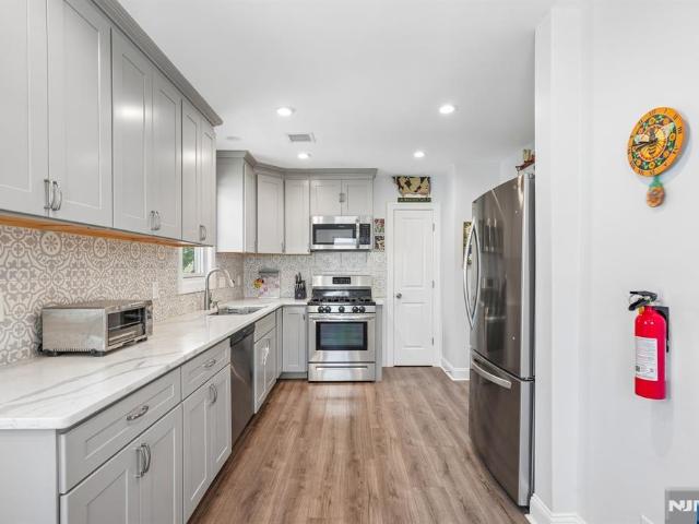 465 Oak Avenue