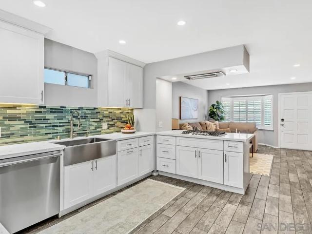 465 Orange Ave, Coronado, CA 92118 | MLS #250045