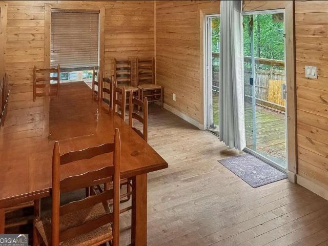 465 Lakeside Trail