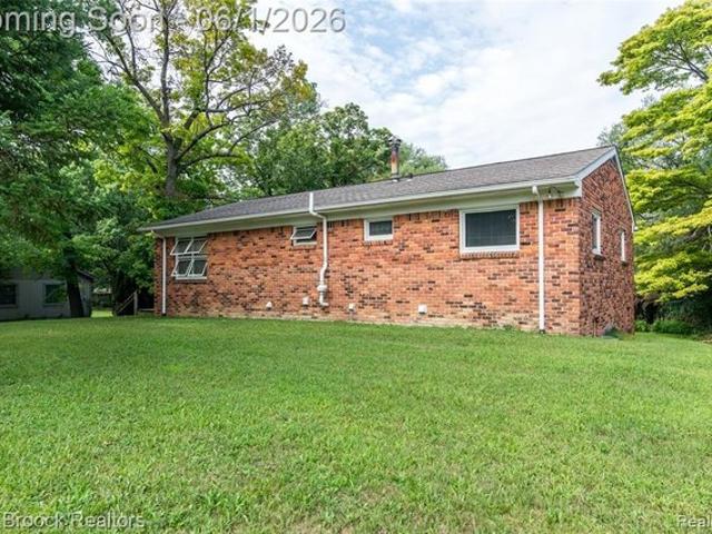 465 Robert Ct, Auburn Hills, MI 48326