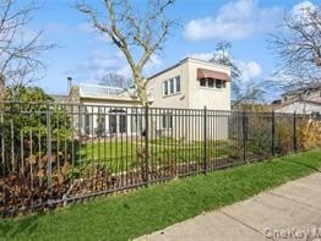 465 W Market St, Long Beach, NY 11561