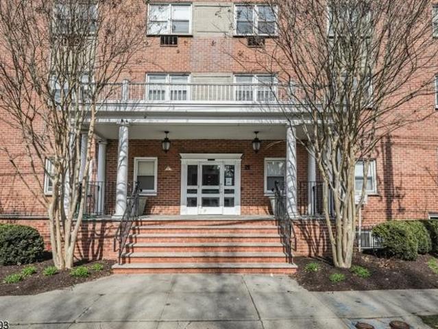 465 Valley St #5G, Maplewood, NJ 07040