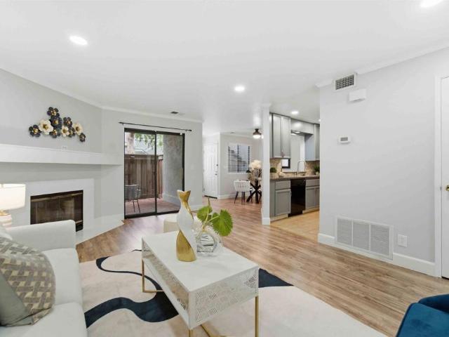 4664 Devonshire Cmn