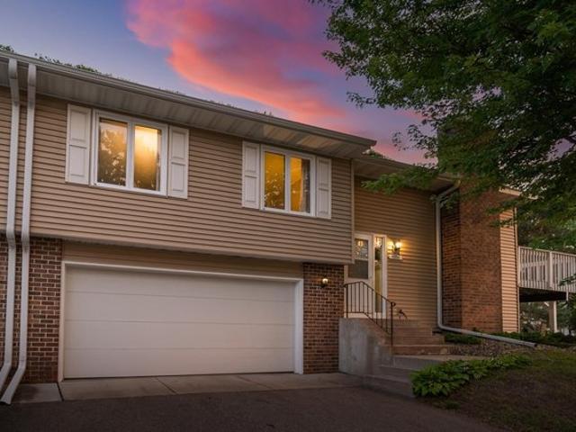 4664 Ridge Cliff Dr, Eagan, MN 55122