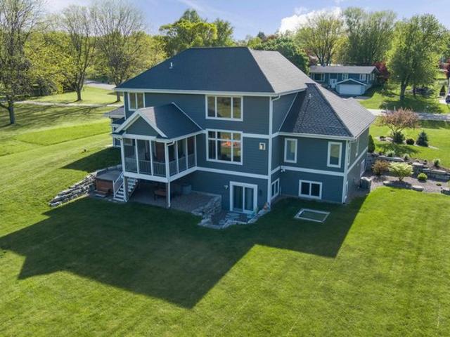 4664 Stonewood Dr, Middleton, WI 53562