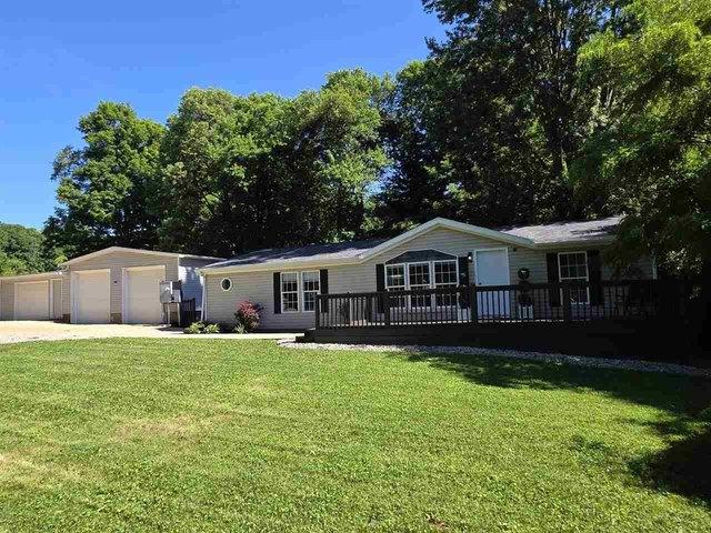4666 Pottershop Rd, Centerville, IN 47330