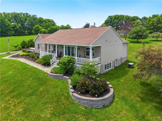 4667 W Lake Road