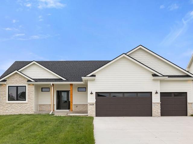 4668 th St, Urbandale, IA 50323