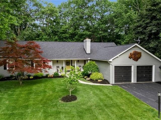 4660 Boncrest Dr W, Williamsville, NY 14221