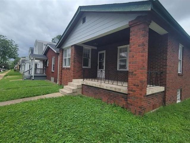 4660 Ray Ave, Saint Louis, MO 63116