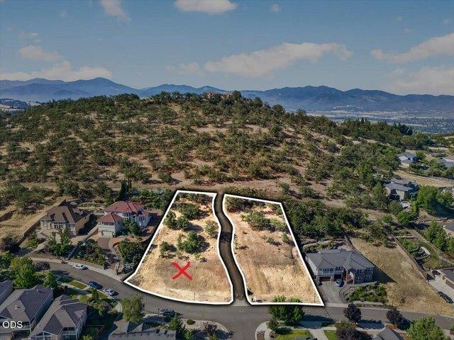 4662 Hathaway Dr, Medford, OR 97504