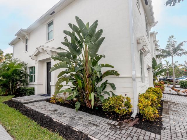 4663 Hollister Ave, Lake Worth, FL 33463 | MLS #B26016 | Compass