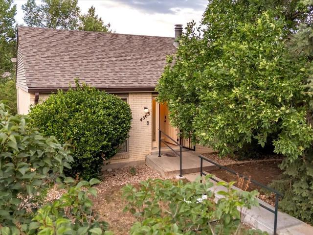 4663 W Ponds Circle