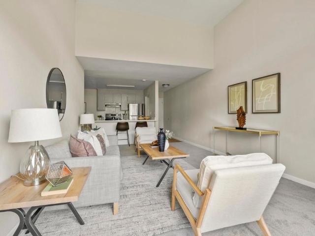 466 Crescent St 307