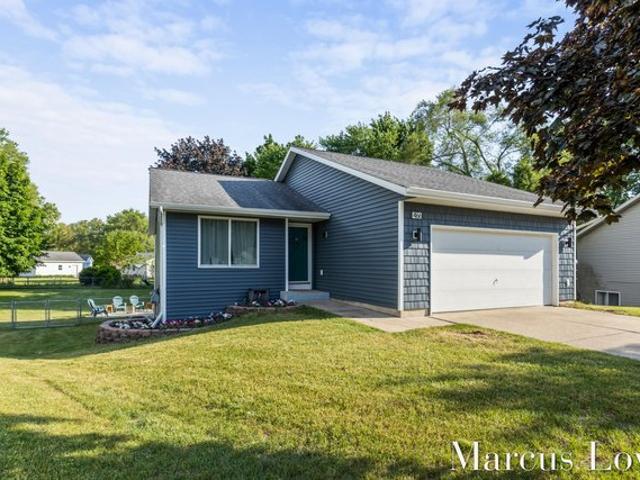 466 Madison Ct SE, Kentwood, MI 49548