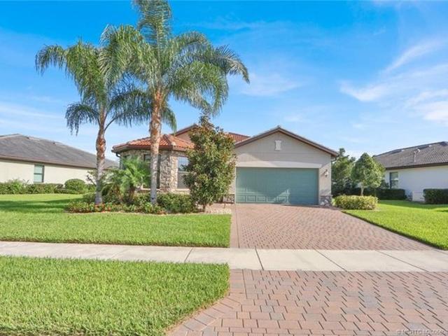 466 SE Vallarta Dr, Port Saint Lucie, FL 34984
