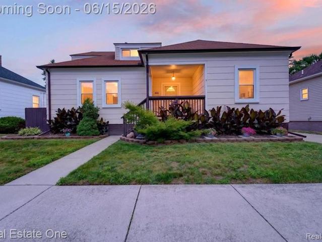 466 Spruce St, Wyandotte, MI 48192