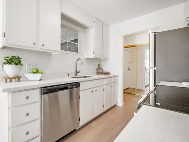 466 Pine Ave, Half Moon Bay, CA 94019