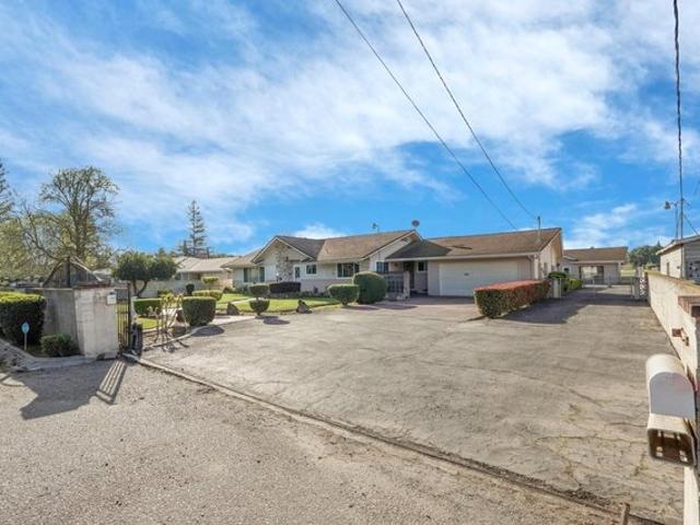 4678 E Woodbridge Rd, Acampo, CA 95220