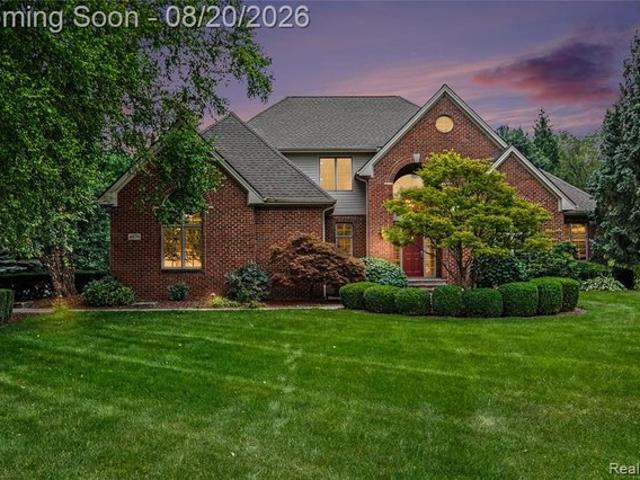 4678 Edinburgh Dr, Genoa Township, MI 48843