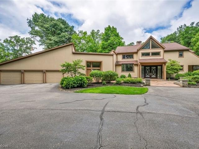 4670 Figgie Dr, Willoughby, OH 44094
