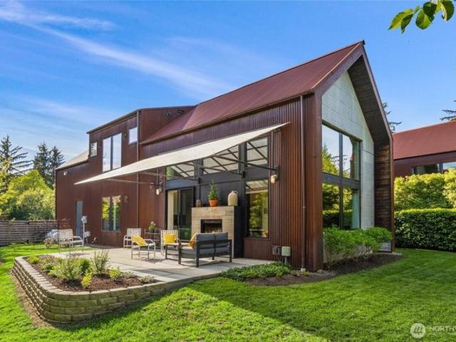 4670 Flying Goat Ave NE, Bainbridge Island, WA 98110