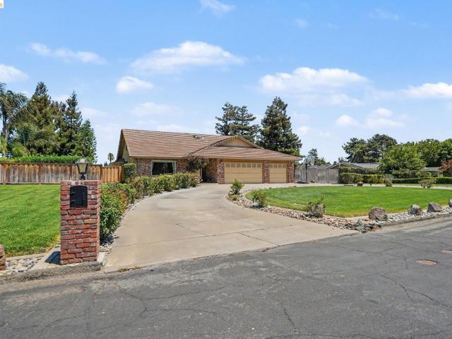 4670 Lariat Ln