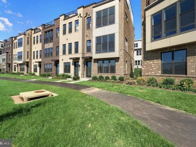 4673 Charger Pl, Chantilly, VA 20151