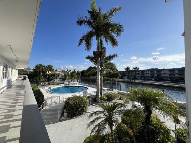 467 Golden Isles Condo Dr N Unit Envoy, Hallandale Beach, FL 33009