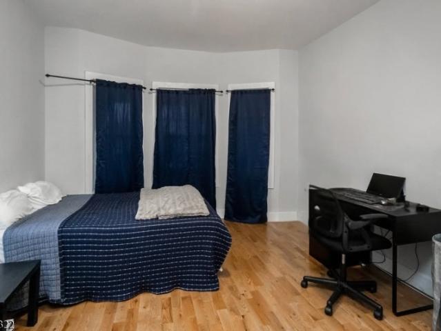 467 Fairview Ave # 1