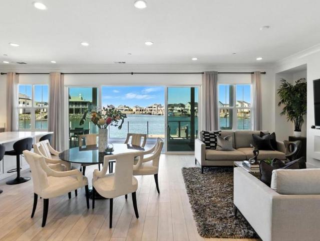 467 Halcyon Place