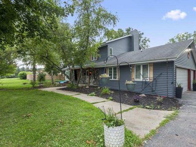 467 Herford Dr, Wales, WI 53183