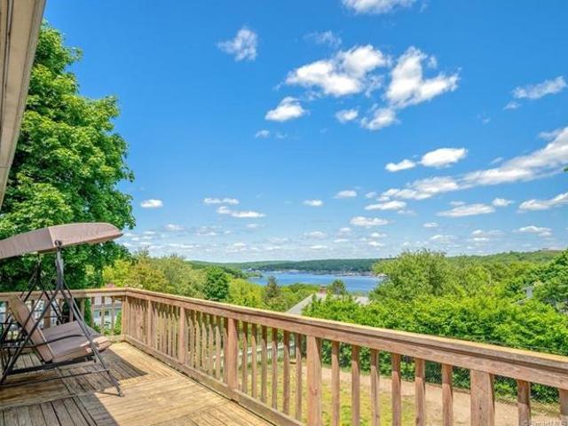 467 Mohegan Ave Pkwy, Waterford, CT 06375