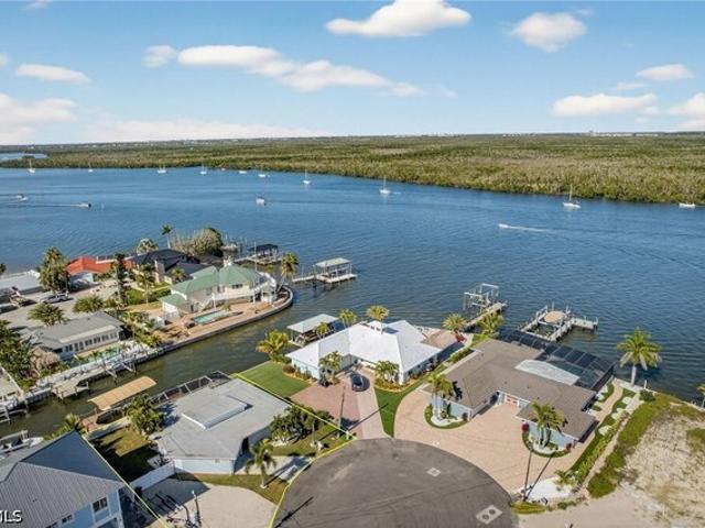 467 Madison Ct, Fort Myers Beach, FL 33931