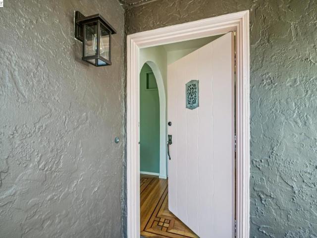 467 Santa Clara Ave