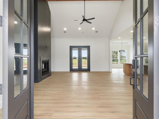 467 Springfield Dr, Angleton, TX