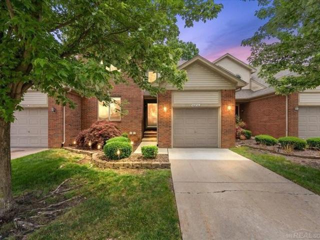 46856 Jewel Dr, Macomb Township, MI 48044