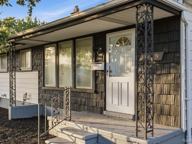 4685 Julius Boulevard