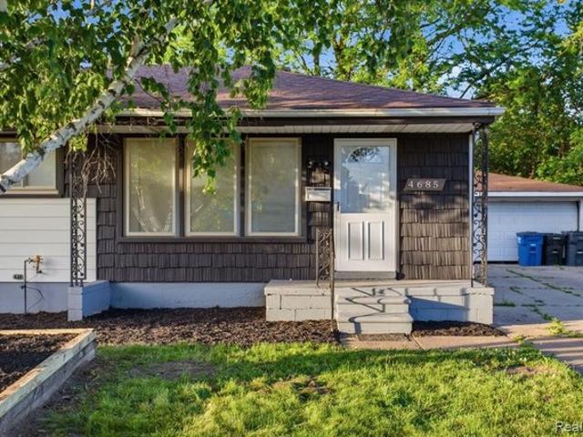 4685 Julius Blvd, Westland, MI 48186