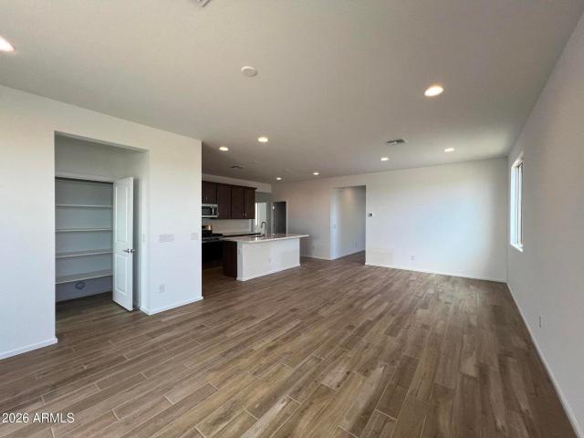 46860 W Crescent Moon Drive