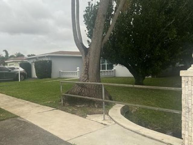 4680 NW 39th St, Lauderdale Lakes, FL 33319