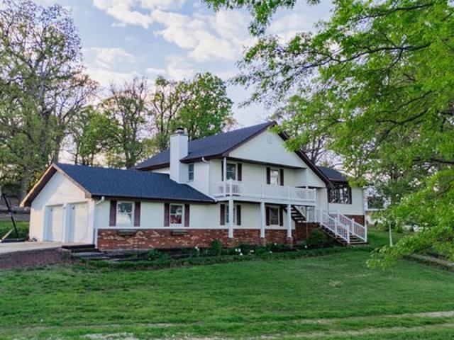 4681 S 138th Rd, Bolivar, MO 65613