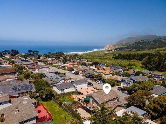 468 4th St, Montara, CA 94037