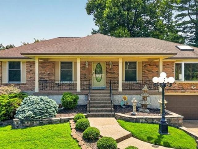 468 Falaise Dr, Creve Coeur, MO 63141