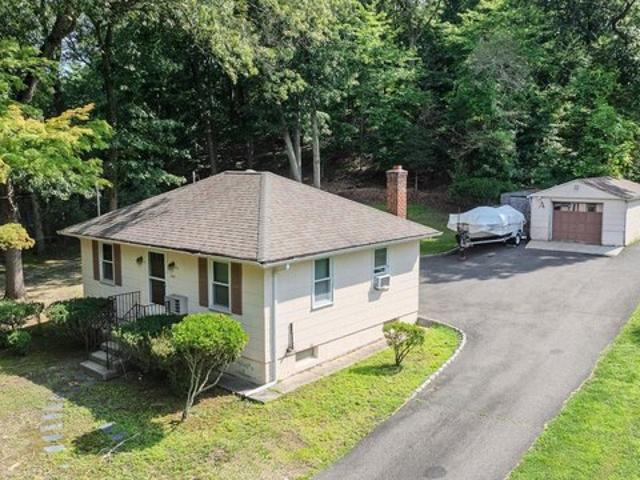 468 Old Bridge Rd, Northport, NY 11768