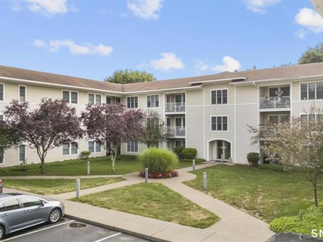 468 Main St Apt 204, East Lyme, CT 06357