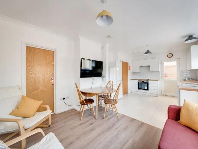 £468 p/w £2,028 pcm ⓘ The monthly or weekly payment required by the landlord. Read our glossary page Somerset Road, Canterbury